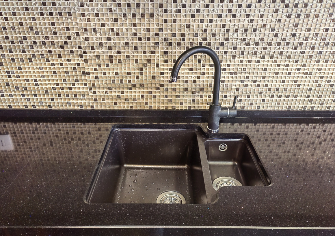 Blat din cuart compozit Norvinia, balt bucatarie si glaf geam din acel ...